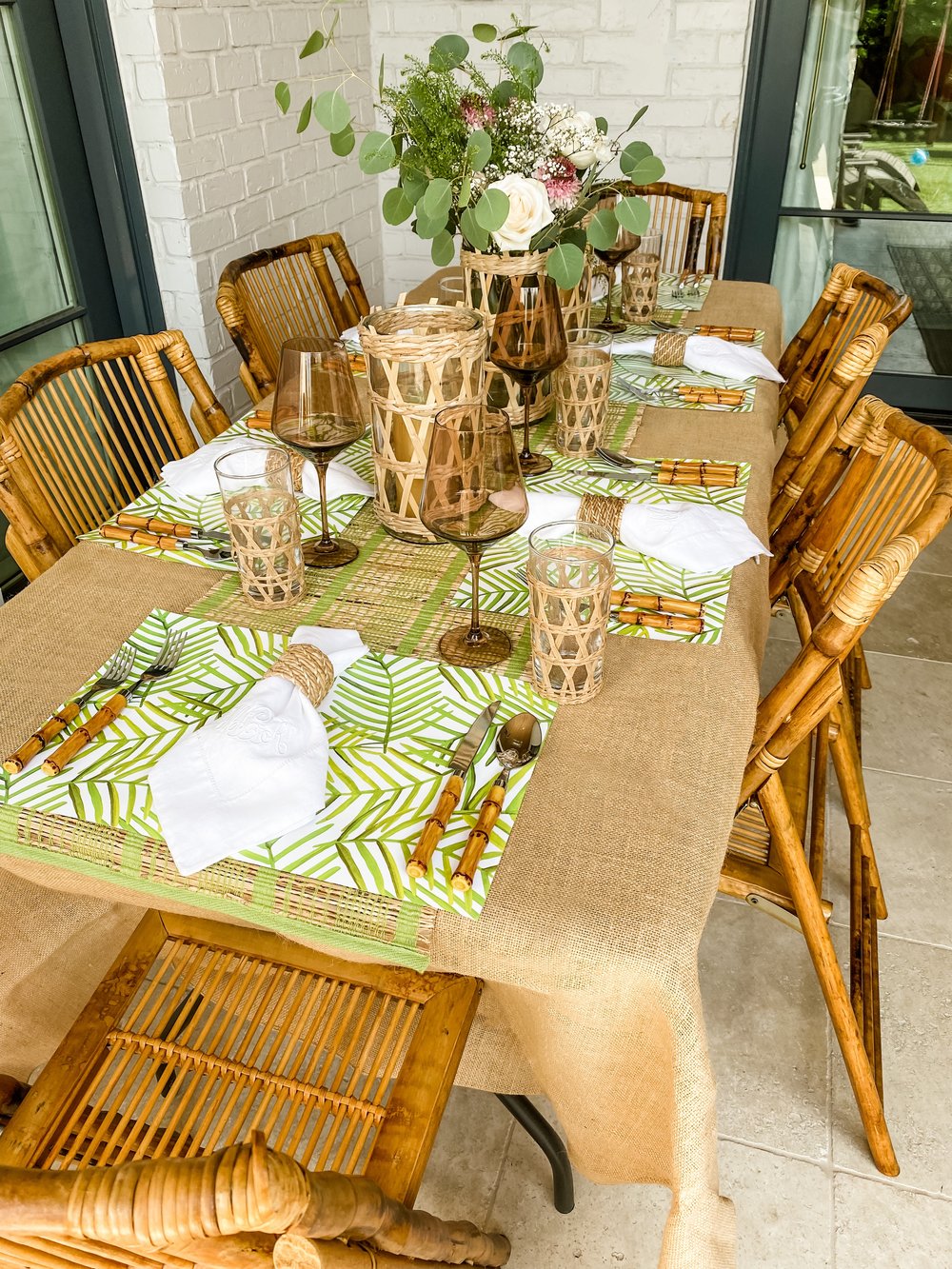 Preppy Neutral Table Ideas – Lucy Grymes